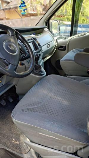 Black Renault Trafic 2008 in Ogre, with an engine capacity of 2.50 L and mileage of 351 thousand km for 5450 €, photo 6 on AUTOMOTO.COM.LV