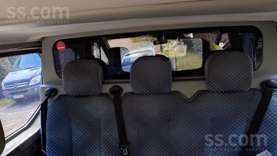 Black Renault Trafic 2008 in Ogre, with an engine capacity of 2.50 L and mileage of 351 thousand km for 5450 €, photo 7 on AUTOMOTO.COM.LV