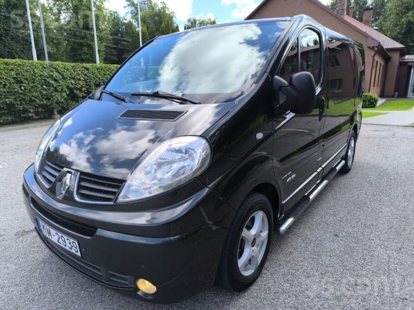 Black Renault Trafic 2008 in Valmiera, with an engine capacity of 2.50 L and mileage of 378 thousand km for 6550 €, photo 1 on AUTOMOTO.COM.LV