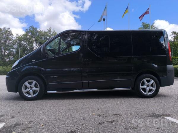 Black Renault Trafic 2008 in Valmiera, with an engine capacity of 2.50 L and mileage of 378 thousand km for 6550 €, photo 3 on AUTOMOTO.COM.LV