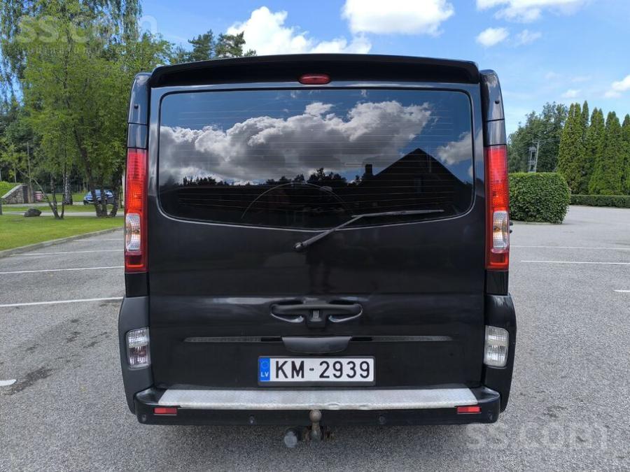 Melns Renault Trafic 2008 Valmiera, ar dzinēja tilpumu 2.50 L un nobraukumu 378 tūkst. km par 6550 €, foto 5 vietnē AUTOMOTO.COM.LV