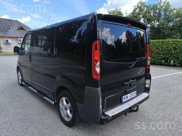 Black Renault Trafic 2008 in Valmiera, with an engine capacity of 2.50 L and mileage of 378 thousand km for 6550 €, photo 5 on AUTOMOTO.COM.LV