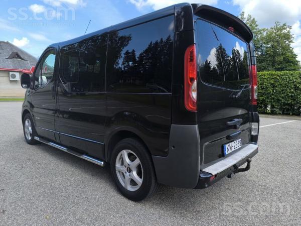 Black Renault Trafic 2008 in Valmiera, with an engine capacity of 2.50 L and mileage of 378 thousand km for 6550 €, photo 6 on AUTOMOTO.COM.LV
