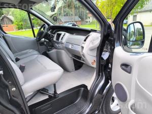 Melns Renault Trafic 2008 Valmiera, ar dzinēja tilpumu 2.50 L un nobraukumu 378 tūkst. km par 6550 €, foto 22 vietnē AUTOMOTO.COM.LV