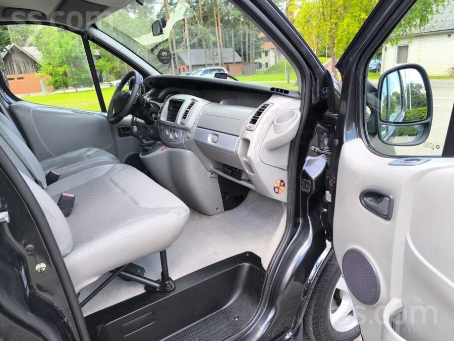 Melns Renault Trafic 2008 Valmiera, ar dzinēja tilpumu 2.50 L un nobraukumu 378 tūkst. km par 6550 €, foto 22 vietnē AUTOMOTO.COM.LV