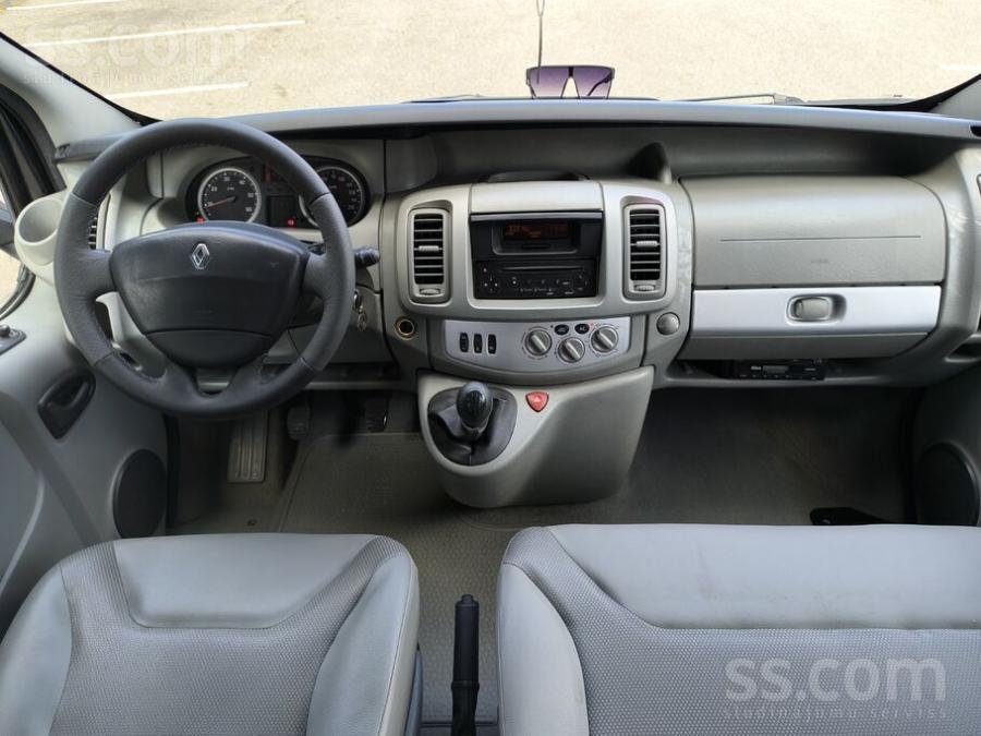 Melns Renault Trafic 2008 Valmiera, ar dzinēja tilpumu 2.50 L un nobraukumu 378 tūkst. km par 6550 €, foto 24 vietnē AUTOMOTO.COM.LV