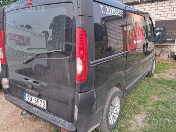 Black Renault Trafic 2009 in Aizkraukle, with an engine capacity of 2.00 L and mileage of 300 thousand km for 4100 €, photo 2 on AUTOMOTO.COM.LV