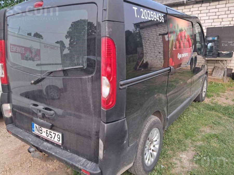 Black Renault Trafic 2009 in Aizkraukle, with an engine capacity of 2.00 L and mileage of 300 thousand km for 4100 €, photo 2 on AUTOMOTO.COM.LV