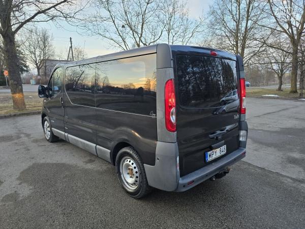 Melns Renault Trafic 2009 Radviliškis, ar dzinēja tilpumu 2.50 L un nobraukumu 338 tūkst. km par 6450 €, foto 3 vietnē AUTOMOTO.COM.LV