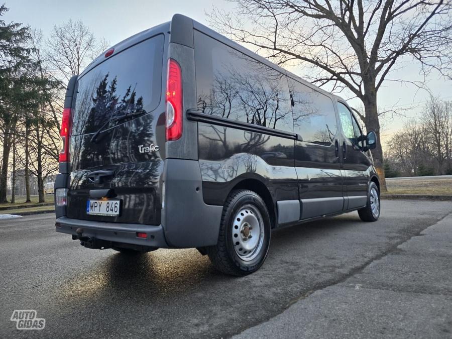 Black Renault Trafic 2009 in Radviliskis, with an engine capacity of 2.50 L and mileage of 338 thousand km for 6450 €, photo 7 on AUTOMOTO.COM.LV
