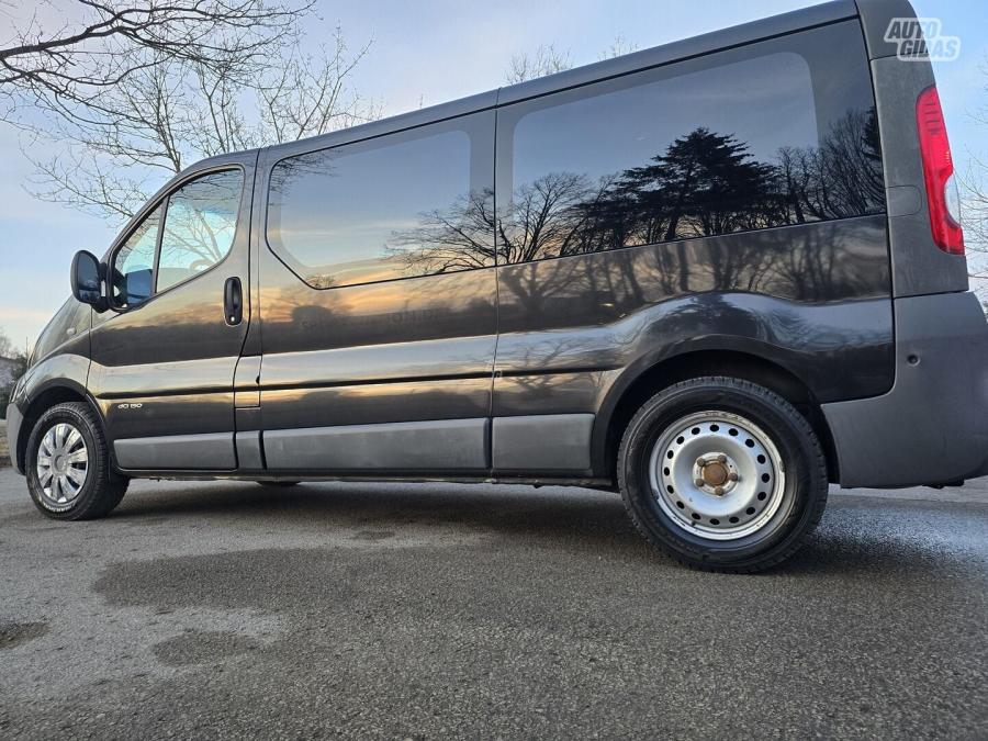 Black Renault Trafic 2009 in Radviliskis, with an engine capacity of 2.50 L and mileage of 338 thousand km for 6450 €, photo 13 on AUTOMOTO.COM.LV