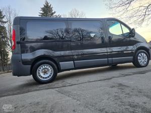 Black Renault Trafic 2009 in Radviliskis, with an engine capacity of 2.50 L and mileage of 338 thousand km for 6450 €, photo 14 on AUTOMOTO.COM.LV