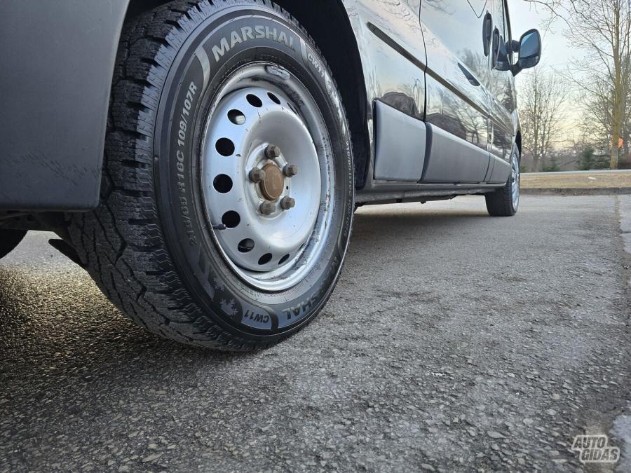 Black Renault Trafic 2009 in Radviliskis, with an engine capacity of 2.50 L and mileage of 338 thousand km for 6450 €, photo 15 on AUTOMOTO.COM.LV