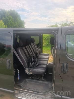 Melns Renault Trafic 2009 Liepāja, ar dzinēja tilpumu 2.00 L un nobraukumu 353 tūkst. km par 5700 €, foto 4 vietnē AUTOMOTO.COM.LV