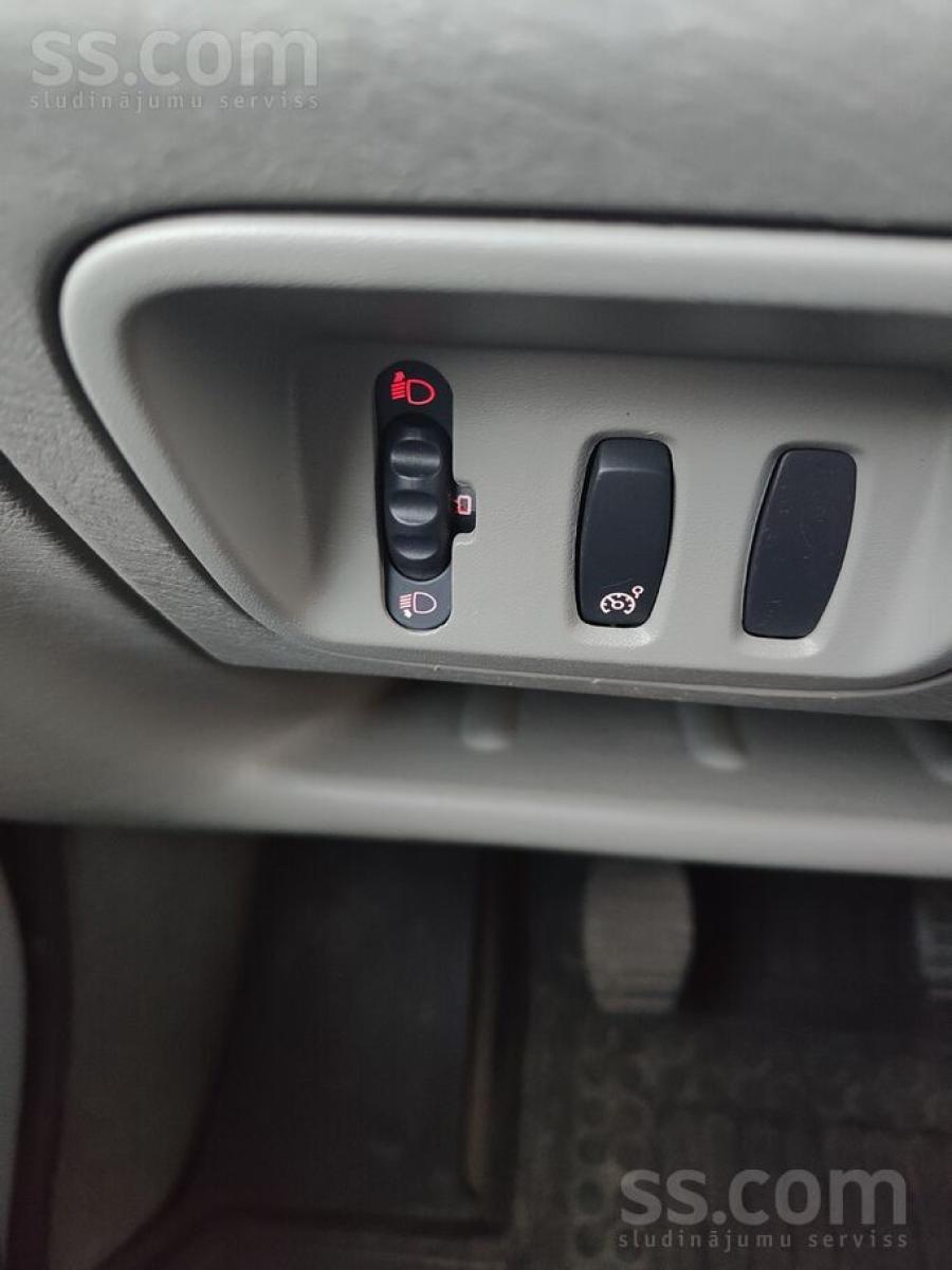Melns Renault Trafic 2009 Rīga, ar dzinēja tilpumu 2.50 L un nobraukumu 267 tūkst. km par 8999 €, foto 19 vietnē AUTOMOTO.COM.LV