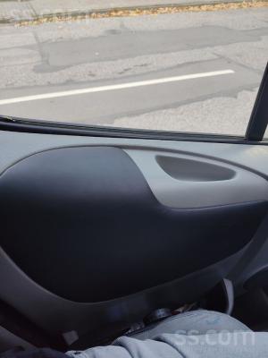 Melns Renault Trafic 2009 Rīga, ar dzinēja tilpumu 2.50 L un nobraukumu 267 tūkst. km par 8999 €, foto 20 vietnē AUTOMOTO.COM.LV