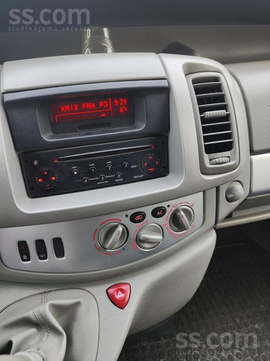 Melns Renault Trafic 2009 Rīga, ar dzinēja tilpumu 2.50 L un nobraukumu 267 tūkst. km par 8999 €, foto 23 vietnē AUTOMOTO.COM.LV