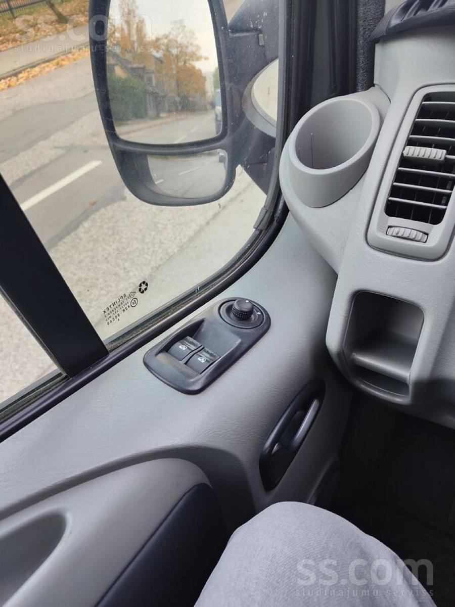Melns Renault Trafic 2009 Rīga, ar dzinēja tilpumu 2.50 L un nobraukumu 267 tūkst. km par 8999 €, foto 24 vietnē AUTOMOTO.COM.LV