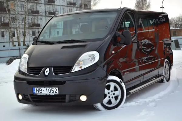 Black Renault Trafic 2010 in Jekabpils, with an engine capacity of 2.50 L and mileage of 217 thousand km for 8900 €, photo 1 on AUTOMOTO.COM.LV