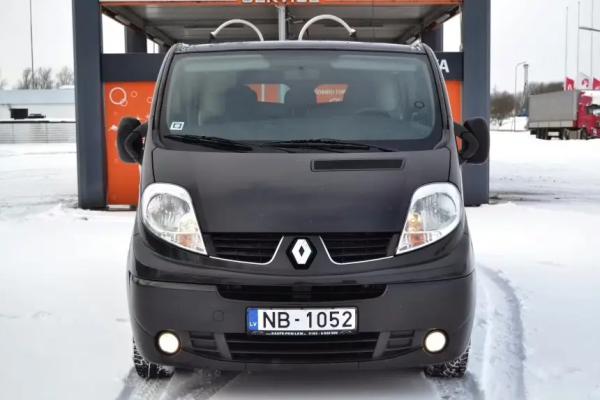 Black Renault Trafic 2010 in Jekabpils, with an engine capacity of 2.50 L and mileage of 217 thousand km for 8900 €, photo 4 on AUTOMOTO.COM.LV