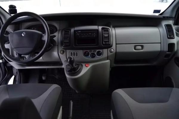 Black Renault Trafic 2010 in Jekabpils, with an engine capacity of 2.50 L and mileage of 217 thousand km for 8900 €, photo 10 on AUTOMOTO.COM.LV