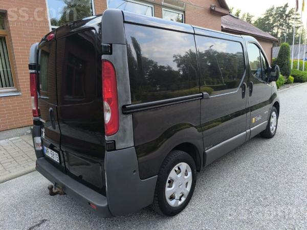 Melns Renault Trafic 2010 Rīga, ar dzinēja tilpumu 2.00 L un nobraukumu 317 tūkst. km par 5550 €, foto 2 vietnē AUTOMOTO.COM.LV
