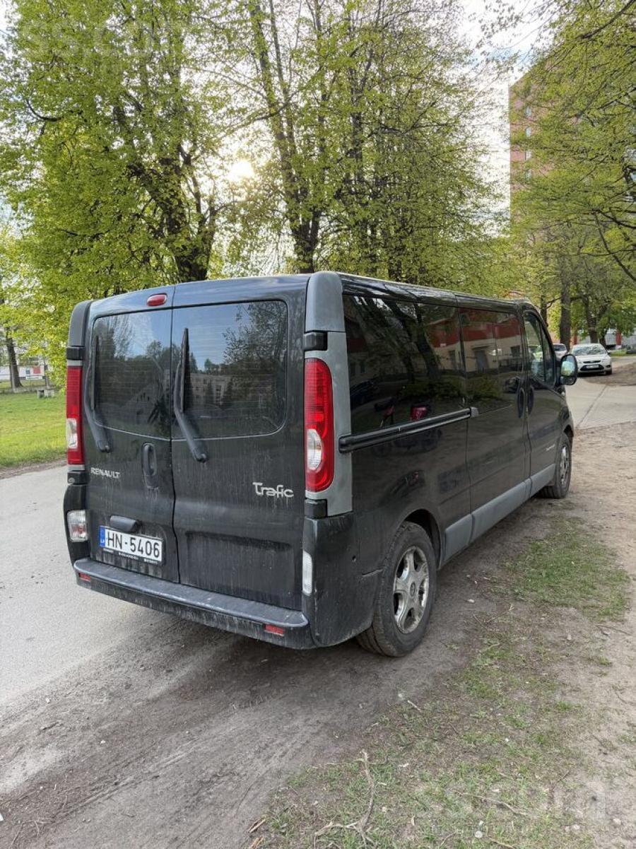 Black Renault Trafic 2010 in Riga, with an engine capacity of 2.50 L and mileage of 350 thousand km for 7008 €, photo 1 on AUTOMOTO.COM.LV