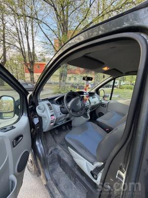 Black Renault Trafic 2010 in Riga, with an engine capacity of 2.50 L and mileage of 350 thousand km for 7008 €, photo 8 on AUTOMOTO.COM.LV