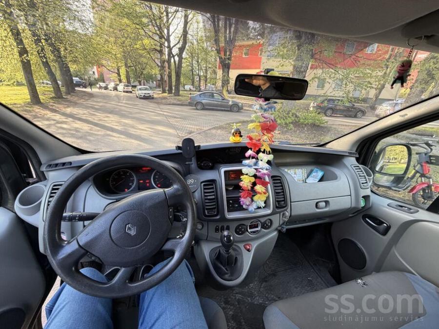 Black Renault Trafic 2010 in Riga, with an engine capacity of 2.50 L and mileage of 350 thousand km for 7008 €, photo 9 on AUTOMOTO.COM.LV