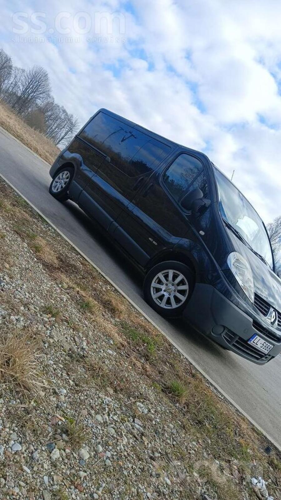 Melns Renault Trafic 2011 Kuldīga, ar dzinēja tilpumu 2.50 L un nobraukumu 471 tūkst. km par 6000 €, foto 1 vietnē AUTOMOTO.COM.LV