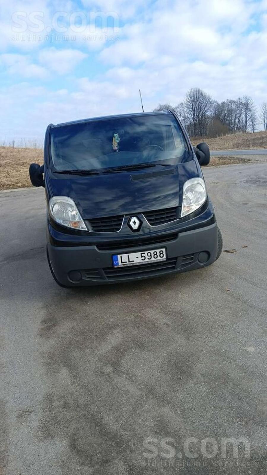 Melns Renault Trafic 2011 Kuldīga, ar dzinēja tilpumu 2.50 L un nobraukumu 471 tūkst. km par 6000 €, foto 2 vietnē AUTOMOTO.COM.LV