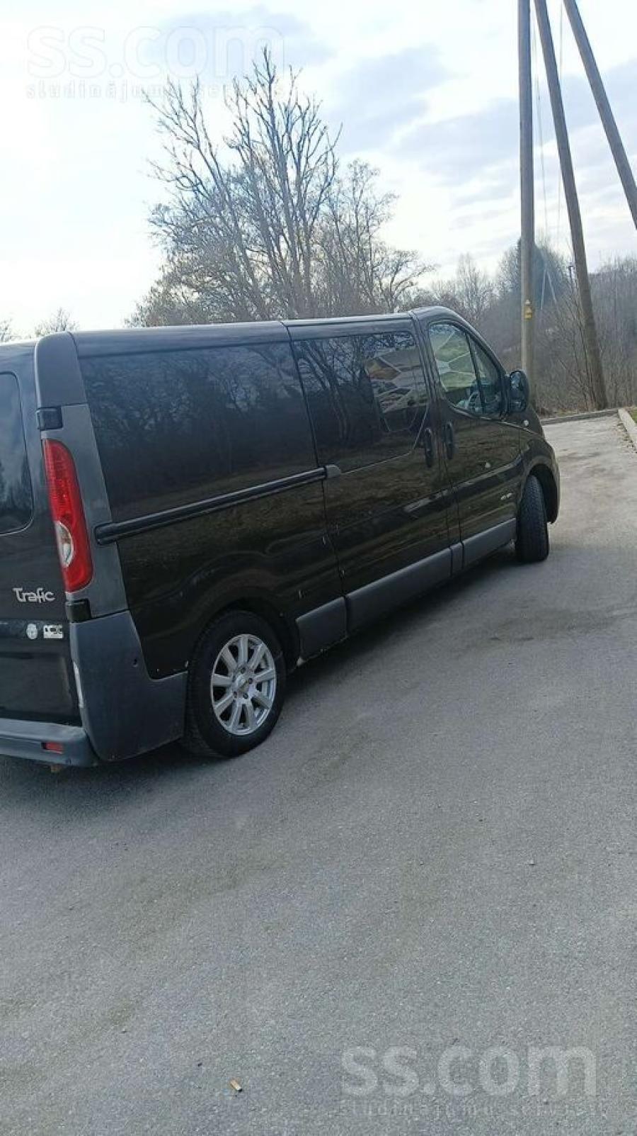 Melns Renault Trafic 2011 Kuldīga, ar dzinēja tilpumu 2.50 L un nobraukumu 471 tūkst. km par 6000 €, foto 3 vietnē AUTOMOTO.COM.LV