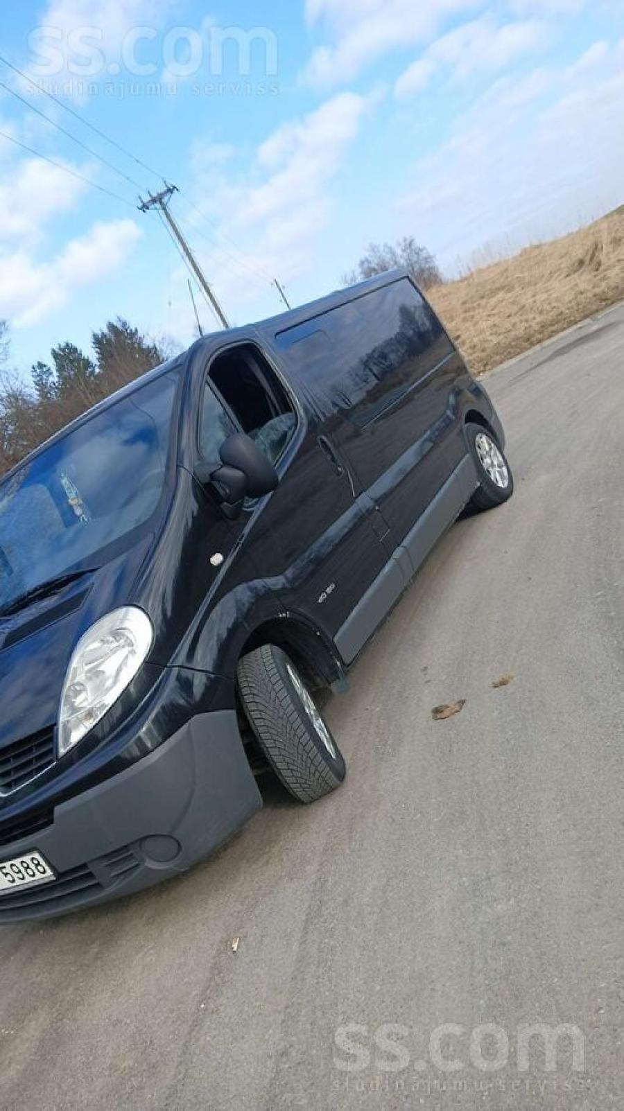 Melns Renault Trafic 2011 Kuldīga, ar dzinēja tilpumu 2.50 L un nobraukumu 471 tūkst. km par 6000 €, foto 4 vietnē AUTOMOTO.COM.LV