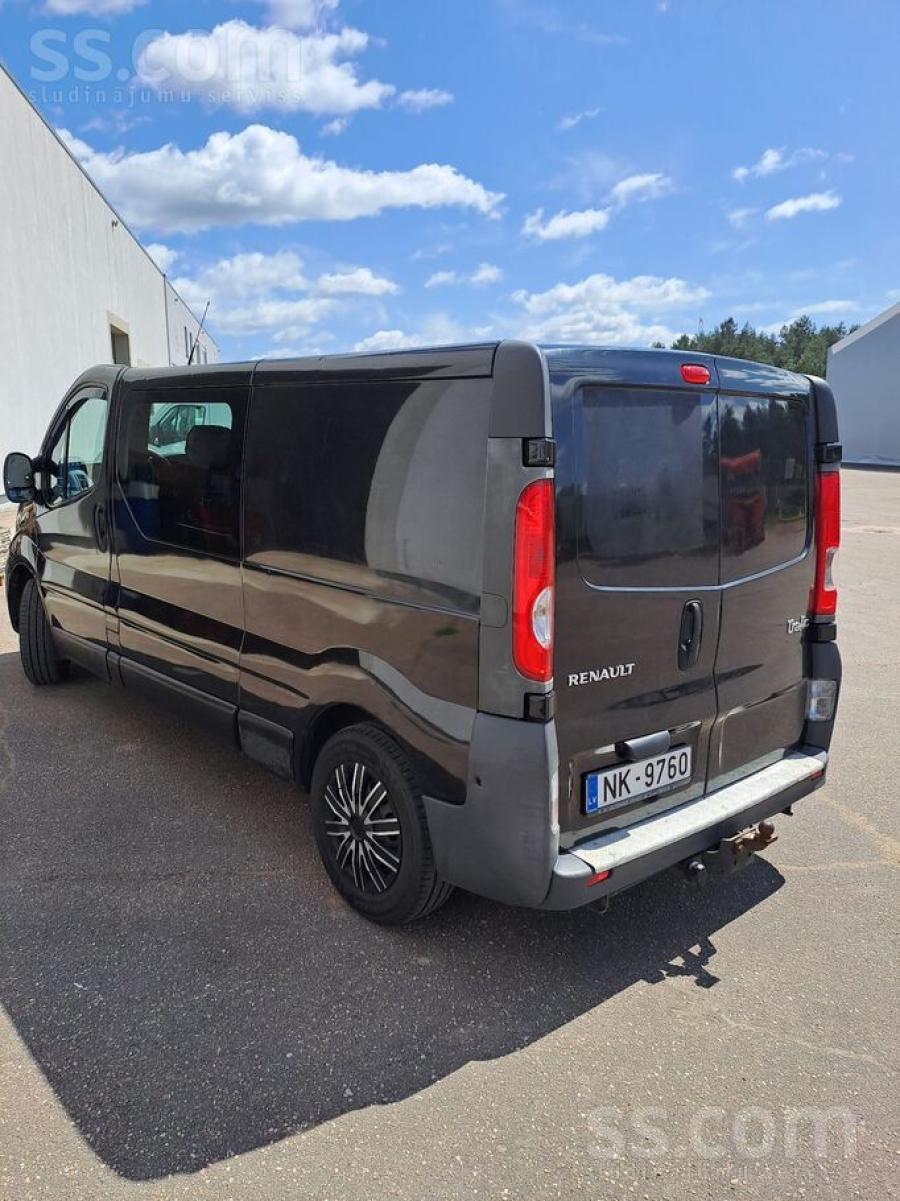 Black Renault Trafic 2012 in Daugavpils, with an engine capacity of 2.00 L and mileage of 378 thousand km for 6050 €, photo 4 on AUTOMOTO.COM.LV