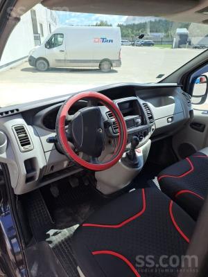 Black Renault Trafic 2012 in Daugavpils, with an engine capacity of 2.00 L and mileage of 378 thousand km for 6050 €, photo 5 on AUTOMOTO.COM.LV