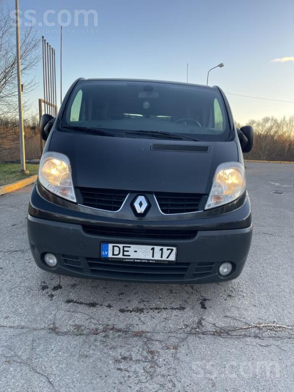 Black Renault Trafic 2013 in Riga, with an engine capacity of 2.00 L and mileage of 298 thousand km for 5900 €, photo 1 on AUTOMOTO.COM.LV