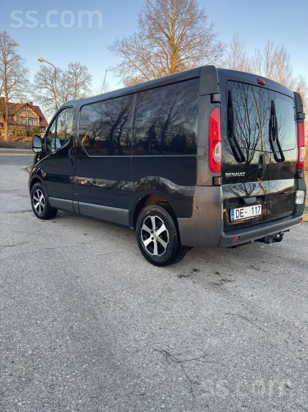 Black Renault Trafic 2013 in Riga, with an engine capacity of 2.00 L and mileage of 298 thousand km for 5900 €, photo 2 on AUTOMOTO.COM.LV