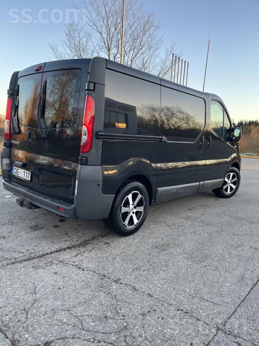Melns Renault Trafic 2013 Rīga, ar dzinēja tilpumu 2.00 L un nobraukumu 298 tūkst. km par 5900 €, foto 6 vietnē AUTOMOTO.COM.LV