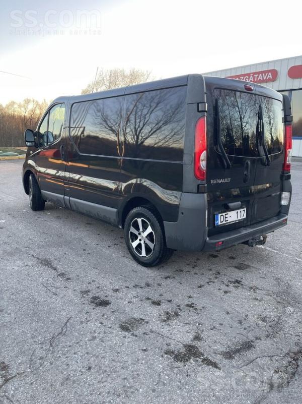 Black Renault Trafic 2013 in Riga, with an engine capacity of 2.00 L and mileage of 298 thousand km for 5900 €, photo 9 on AUTOMOTO.COM.LV