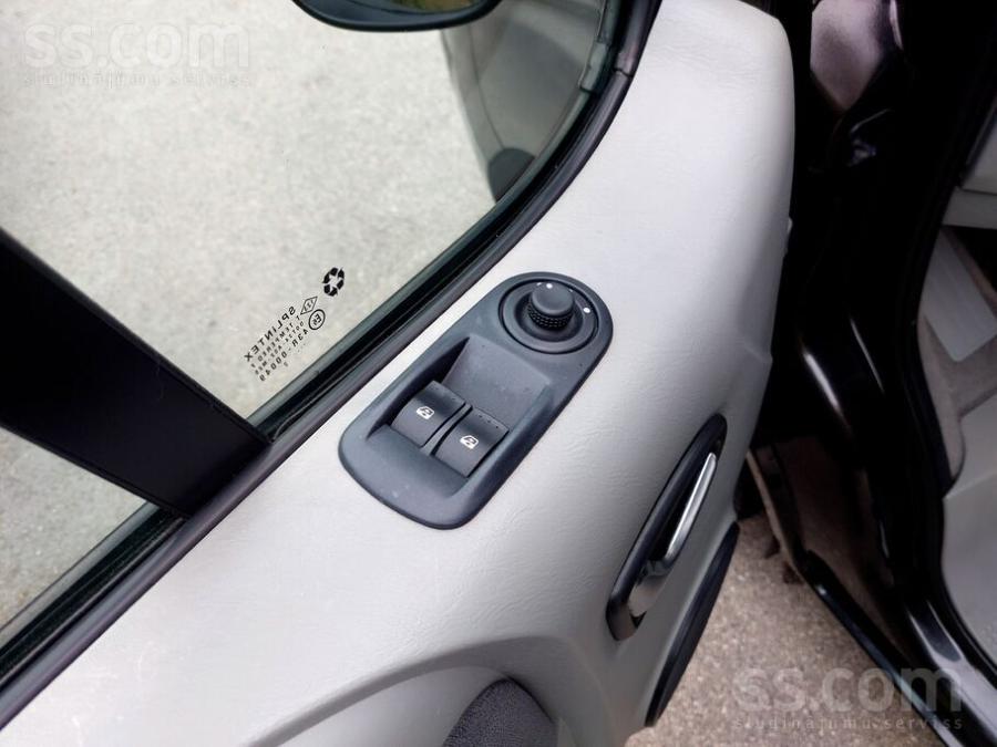 Black Renault Trafic 2013 in Riga, with an engine capacity of 2.00 L and mileage of 296 thousand km for 11990 €, photo 21 on AUTOMOTO.COM.LV