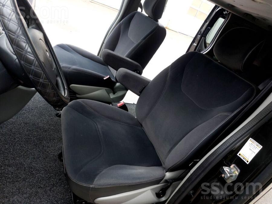 Black Renault Trafic 2013 in Riga, with an engine capacity of 2.00 L and mileage of 296 thousand km for 11990 €, photo 29 on AUTOMOTO.COM.LV