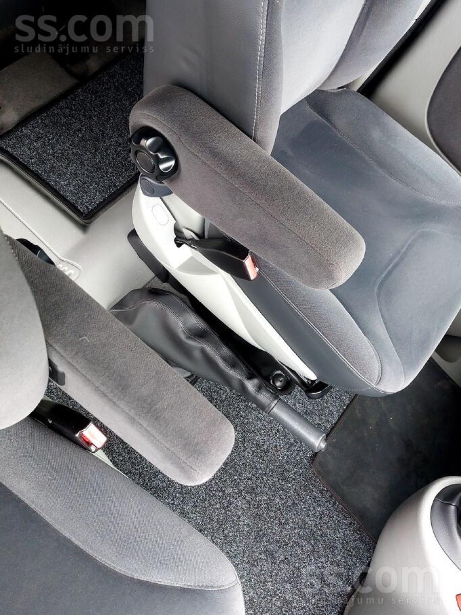 Black Renault Trafic 2013 in Riga, with an engine capacity of 2.00 L and mileage of 296 thousand km for 11990 €, photo 30 on AUTOMOTO.COM.LV