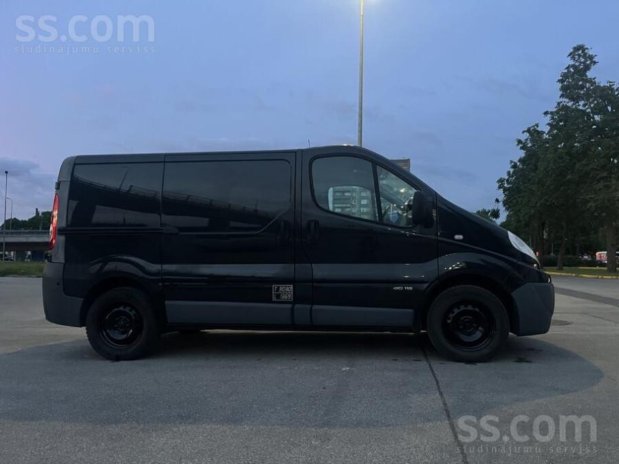 Melns Renault Trafic 2013 Rīga, ar dzinēja tilpumu 2.00 L un nobraukumu 298 tūkst. km par 5150 €, foto 3 vietnē AUTOMOTO.COM.LV