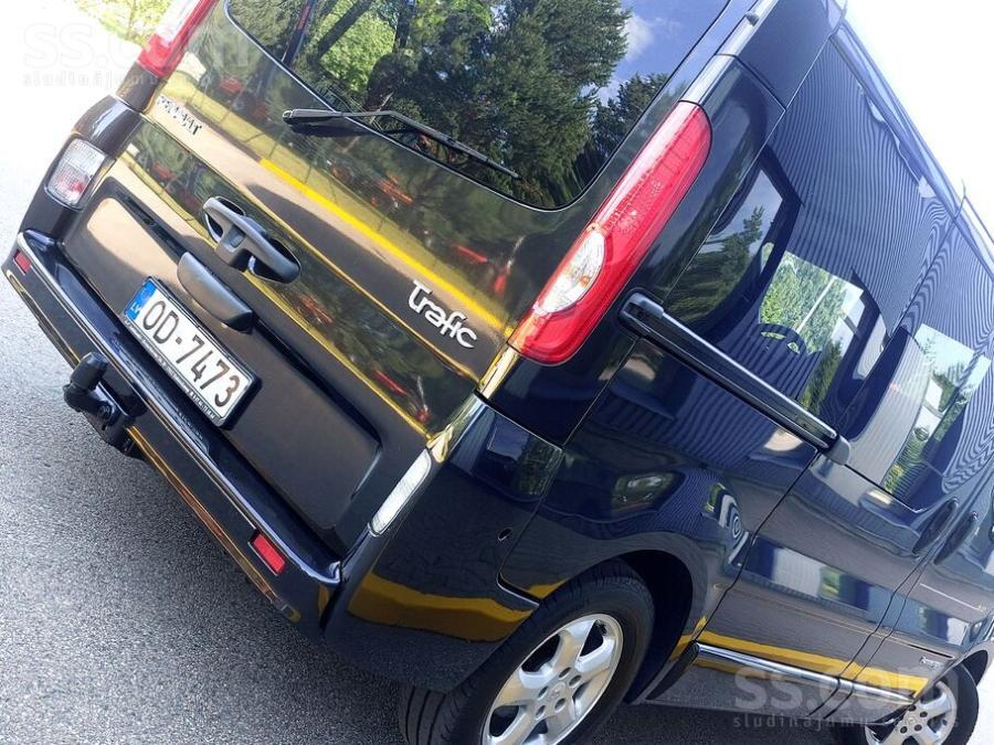 Black Renault Trafic 2013 in Riga, with an engine capacity of 2.00 L and mileage of 298 thousand km for 11790 €, photo 11 on AUTOMOTO.COM.LV