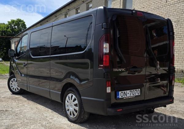 Melns Renault Trafic 2015 Bauska, ar dzinēja tilpumu 1.60 L un nobraukumu 186 tūkst. km par 13300 €, foto 7 vietnē AUTOMOTO.COM.LV