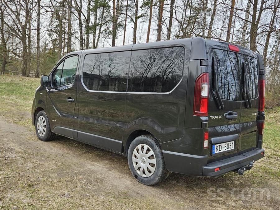 Black Renault Trafic 2015 in Riga, with an engine capacity of 1.60 L and mileage of 289 thousand km for 5000 €, photo 7 on AUTOMOTO.COM.LV