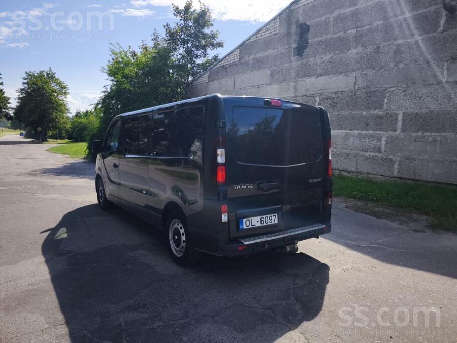 Black Renault Trafic 2016 in Ogre, with an engine capacity of 1.60 L and mileage of 259 thousand km for 7850 €, photo 8 on AUTOMOTO.COM.LV