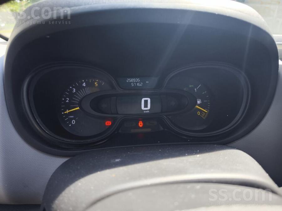Black Renault Trafic 2016 in Ogre, with an engine capacity of 1.60 L and mileage of 259 thousand km for 7850 €, photo 11 on AUTOMOTO.COM.LV