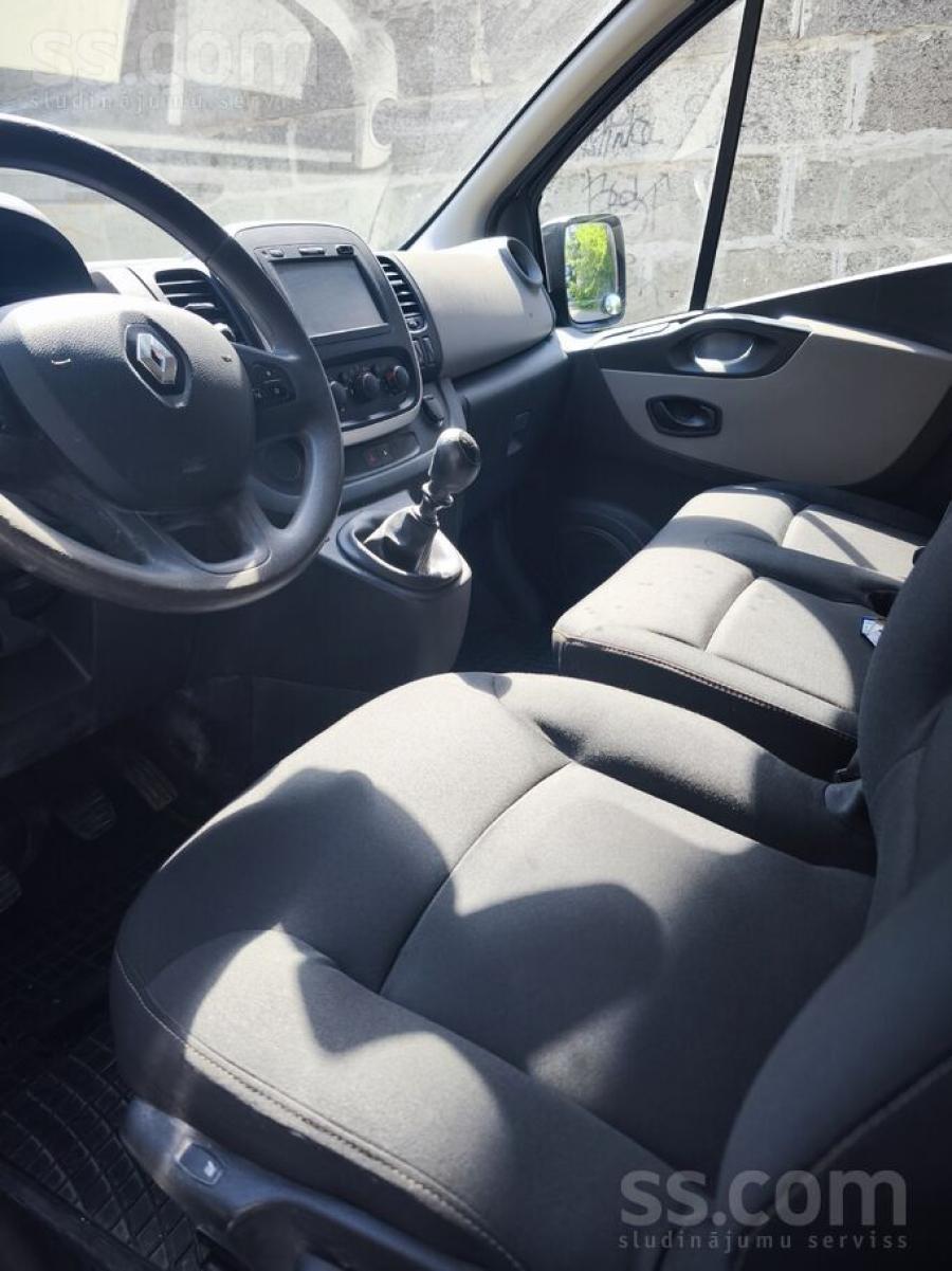 Black Renault Trafic 2016 in Ogre, with an engine capacity of 1.60 L and mileage of 259 thousand km for 7850 €, photo 12 on AUTOMOTO.COM.LV