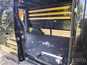 Black Renault Trafic 2016 in Ogre, with an engine capacity of 1.60 L and mileage of 259 thousand km for 7850 €, photo 14 on AUTOMOTO.COM.LV